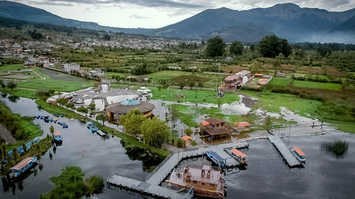 Se reportó un desbordamiento a las orillas del Lago San Pablo por las ...