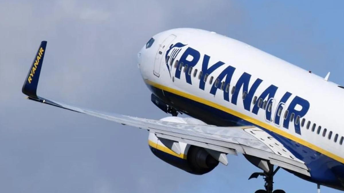 Un rayo impactó un avión de Ryanair en pleno vuelo hacia Gran Canaria ...