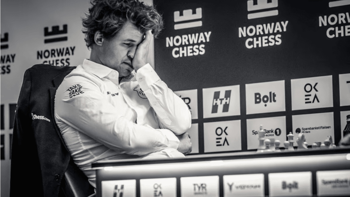 Fuerte enfado de Magnus Carlsen en torneo de ajedrez | Ecuavisa