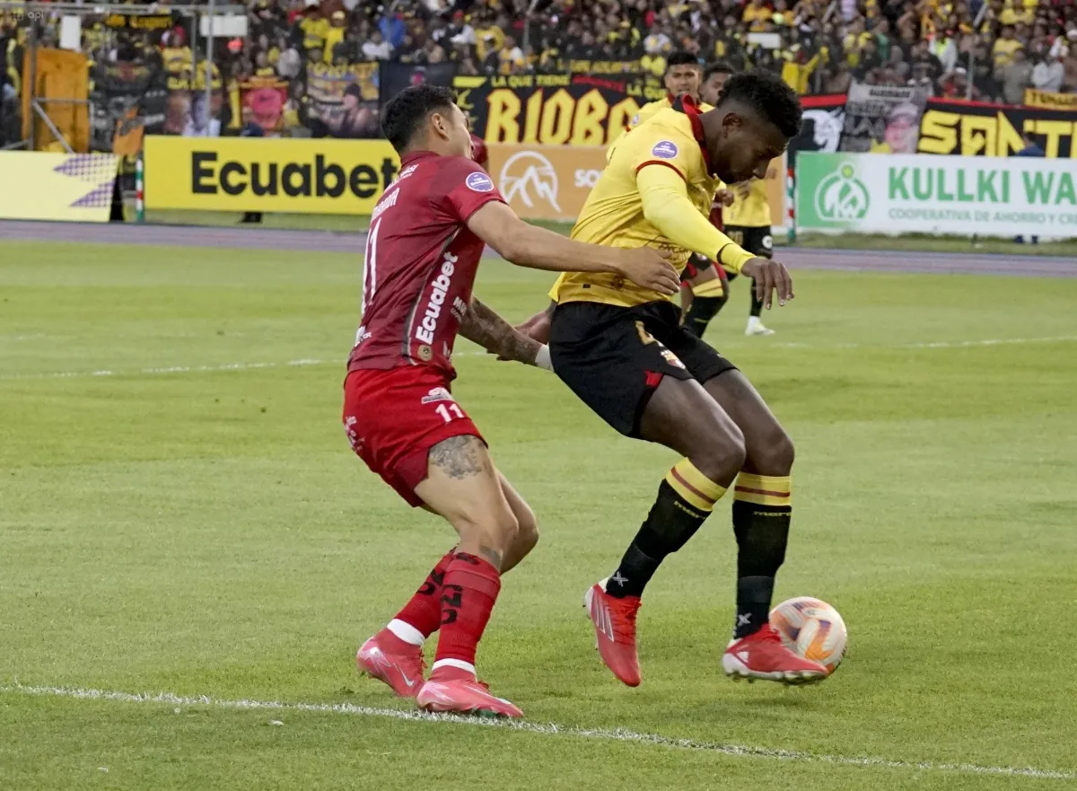 ¡Riobamba se pintó de amarillo! Barcelona SC goleó 5-0 a Mushuc Runa ...