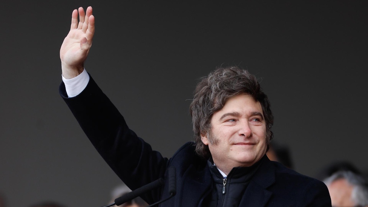 Javier Milei protagoniza una curiosa escena durante entrevista radial ...