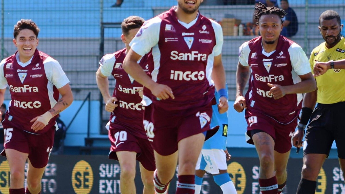 Macará venció 3-1 al Manta FC y sueña con jugar la Copa Sudamericana ...