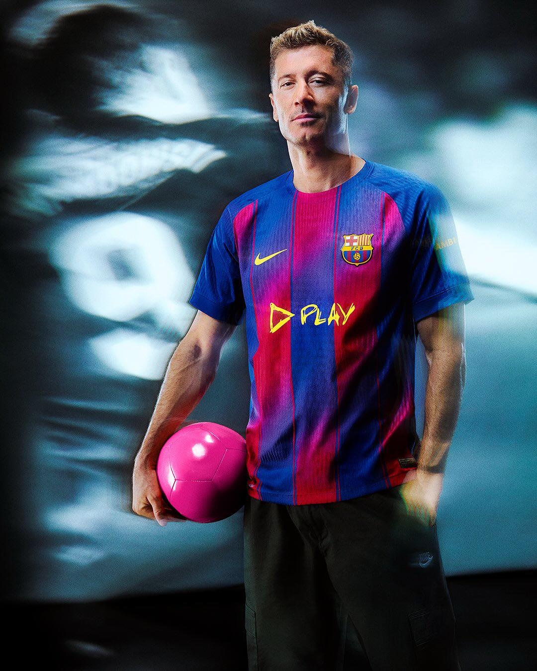 Ed Sheeran protagoniza la nueva camiseta del FC Barcelona con su más ...