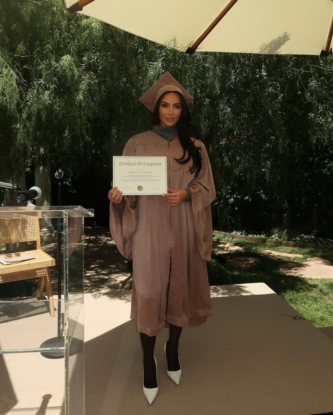 Kim Kardashian culpa a ChatGPT de reprobar sus exámenes de Derecho ...