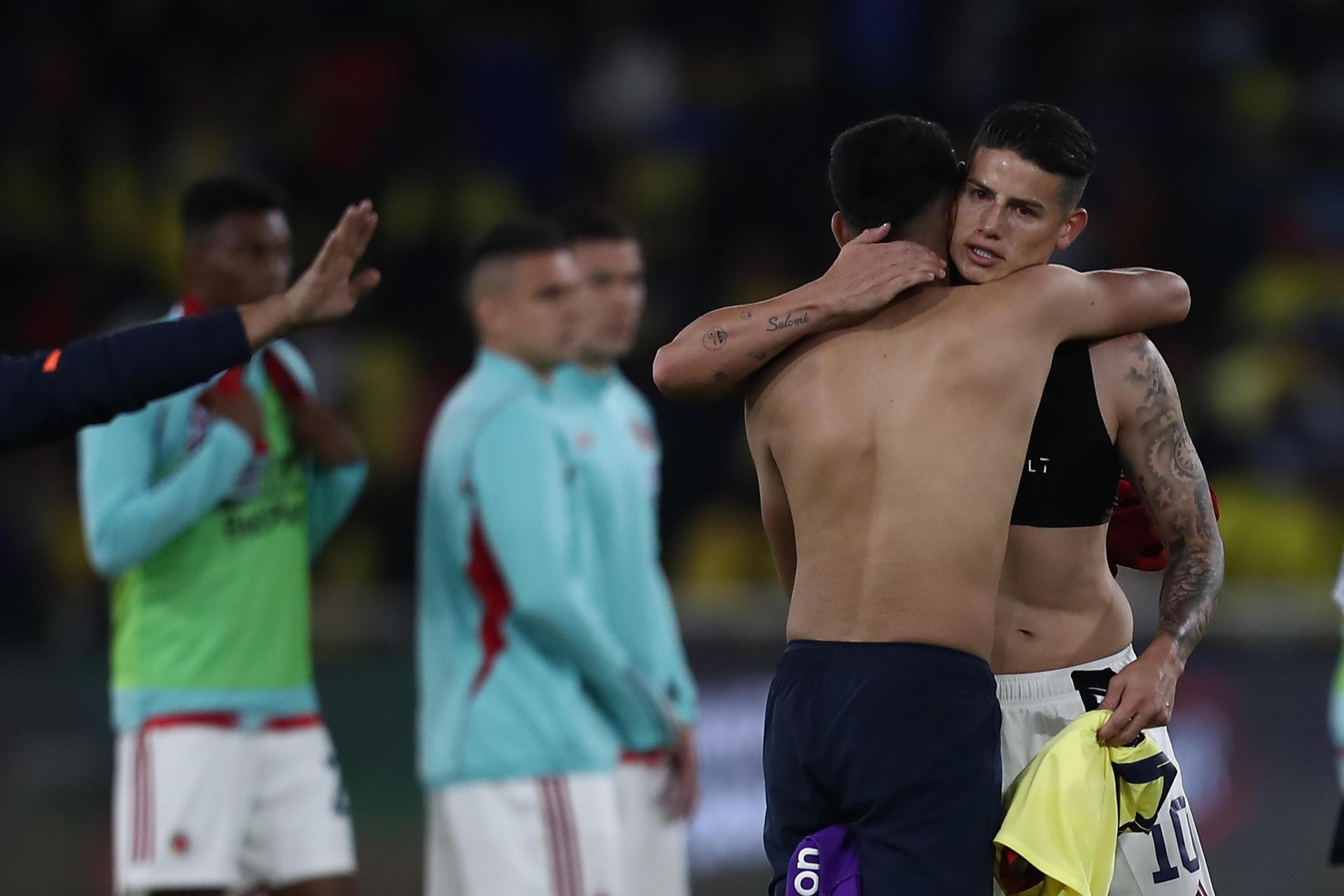 Ecuador vs Colombia: Kendry Páez, pese al empate, intercambió su ...