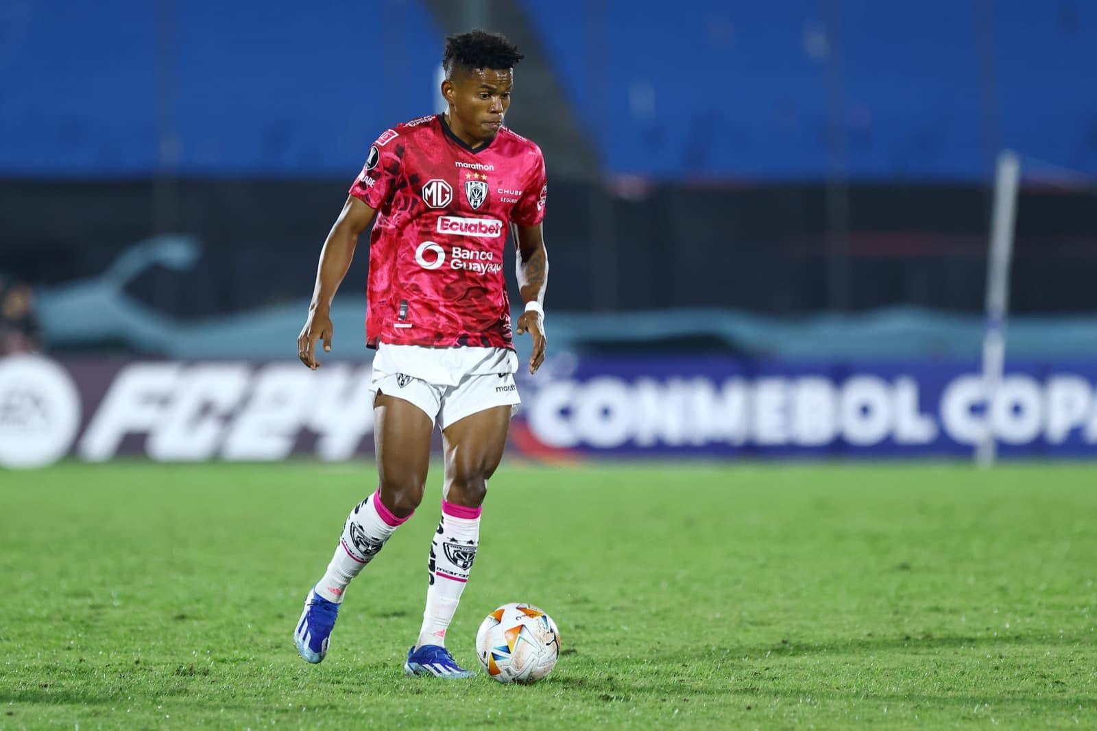 ¿Quién es Alexander Bolaños, el futbolista acusado de jugar con falsa ...