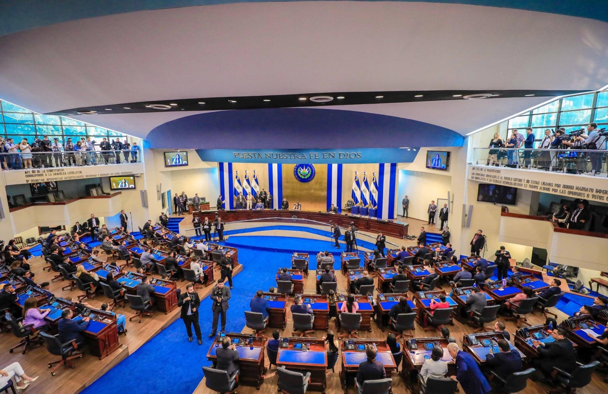 Un nuevo Congreso dominado por el partido de Nayib Bukele asume en El ...