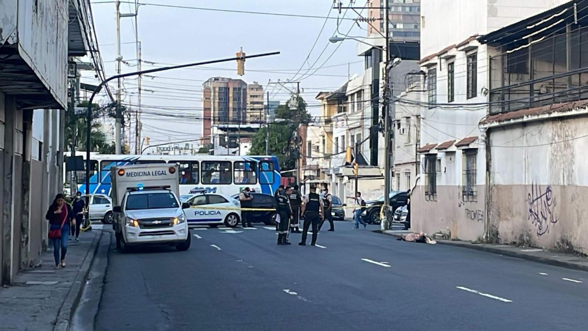El cadáver de un hombre fue abandonado en pleno centro de Guayaquil ...
