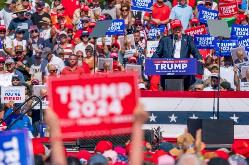 La campaña de Trump refuerza su apoyo a la posesión de armas tras el ...