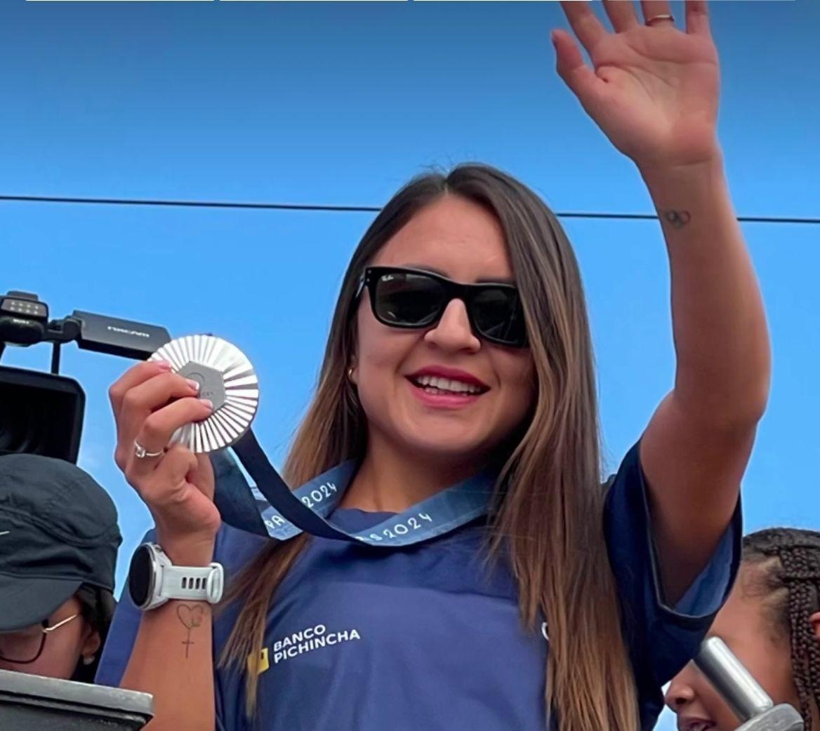 ¡Ibarra abraza a Glenda Morejón y a su medalla de plata! | Ecuavisa