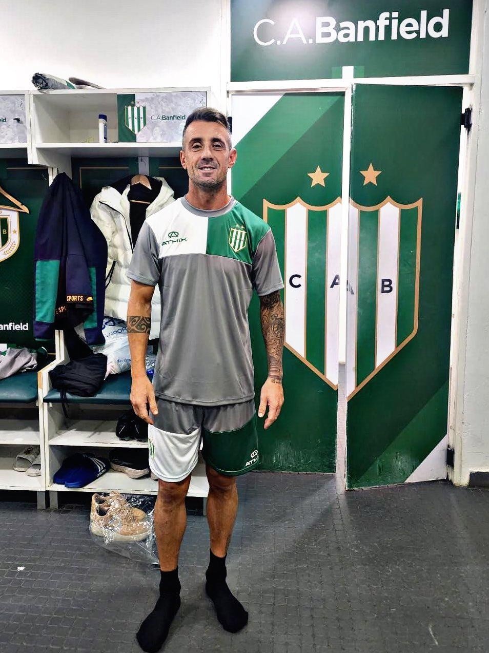 Damián Díaz ya luce la camiseta del Banfield de Argentina | Ecuavisa