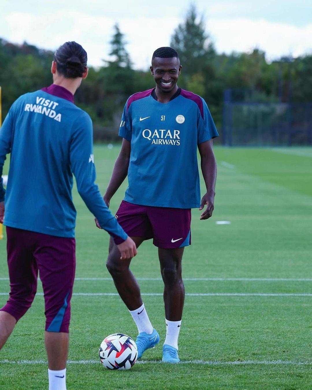 William Pacho ya entrenó con el PSG y se alista para el siguiente ...