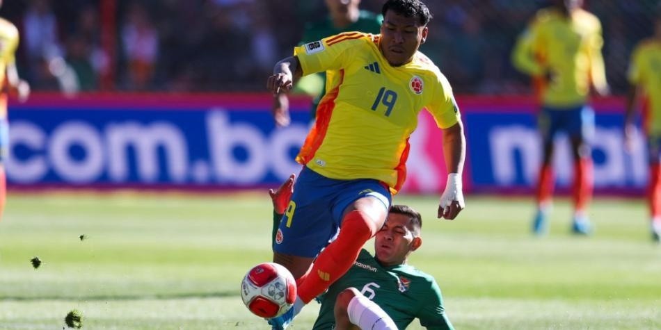 El colombiano Roger Martínez se perderá el juego con Chile por una ...