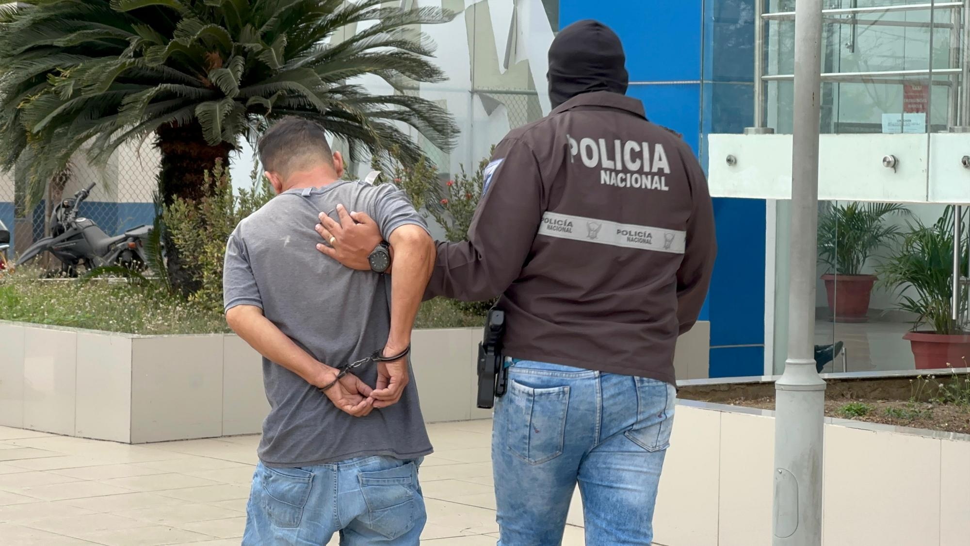 Un extranjero fue detenido con tres armas y cientos de municiones en ...