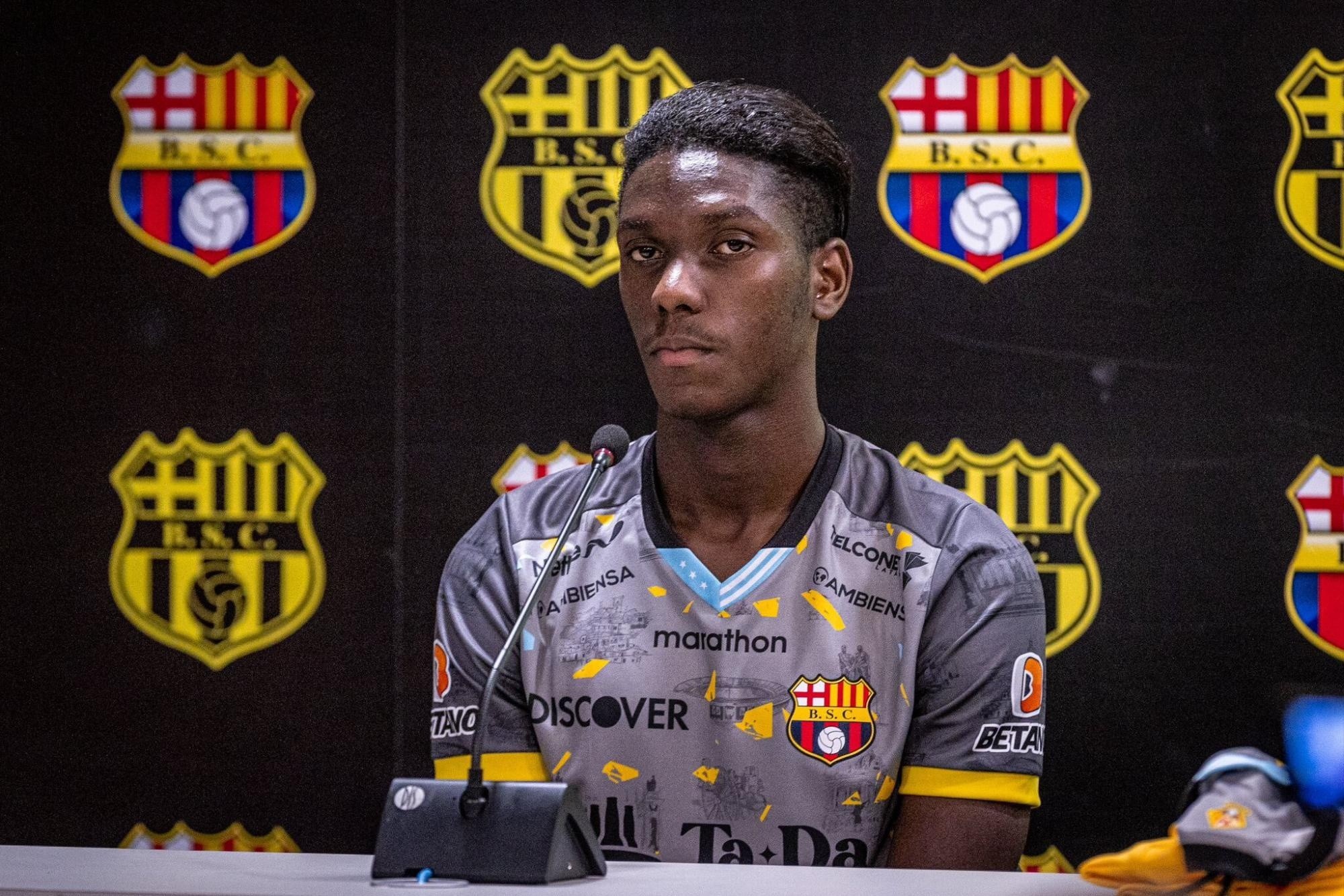 La oferta del PSG por Allen Obando es real y convence a Barcelona ...