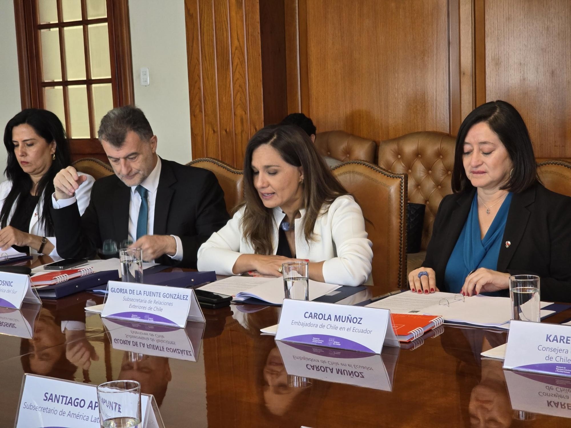 Ecuador y Chile suscriben un convenio de cooperación consular | Ecuavisa