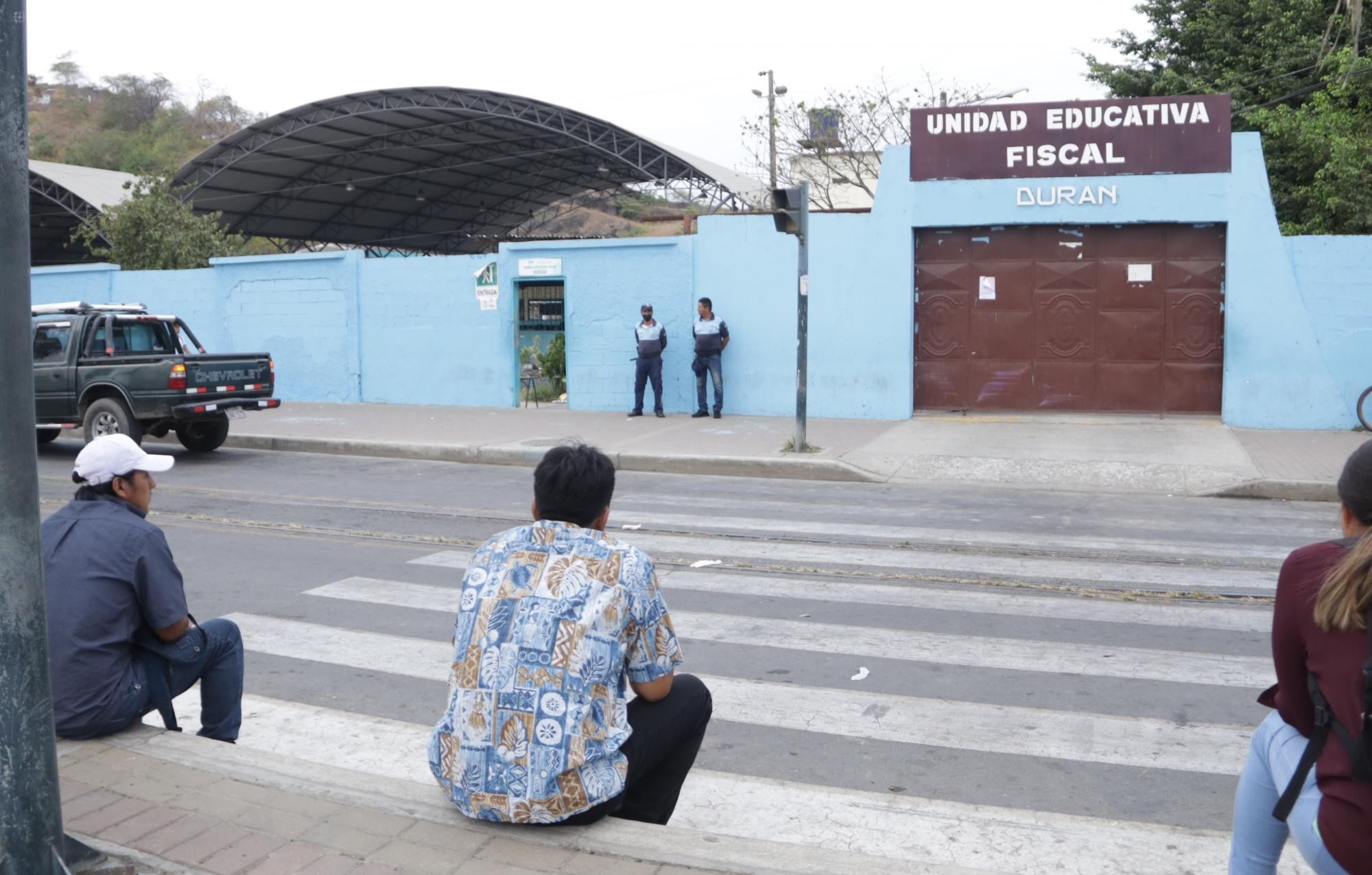 Guayaquil: un estudiante resultó herido tras saltar desde la cubierta ...